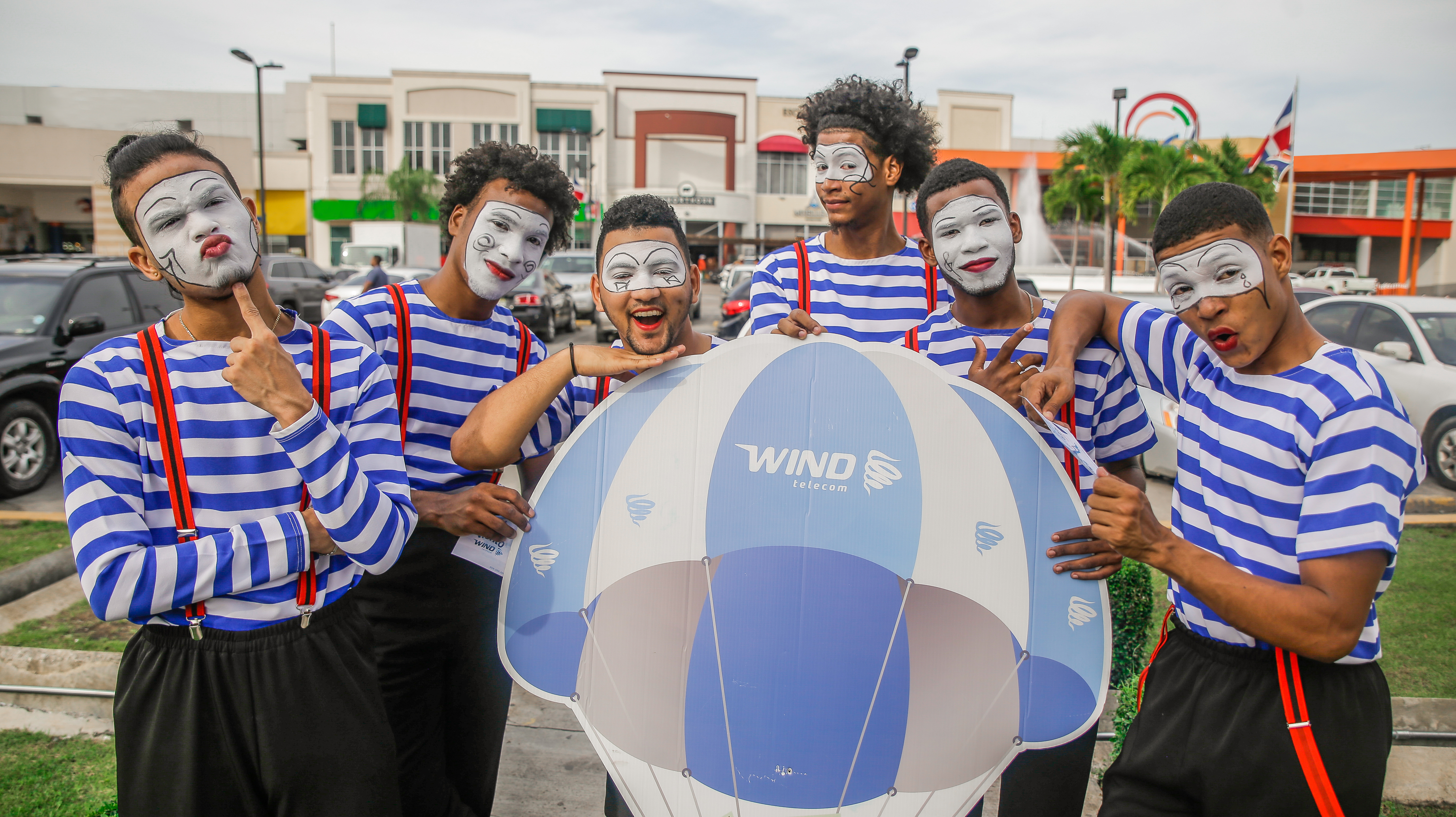 Proceso.com.do :: Nueva campaña de Wind Telecom por 10mo aniversario
