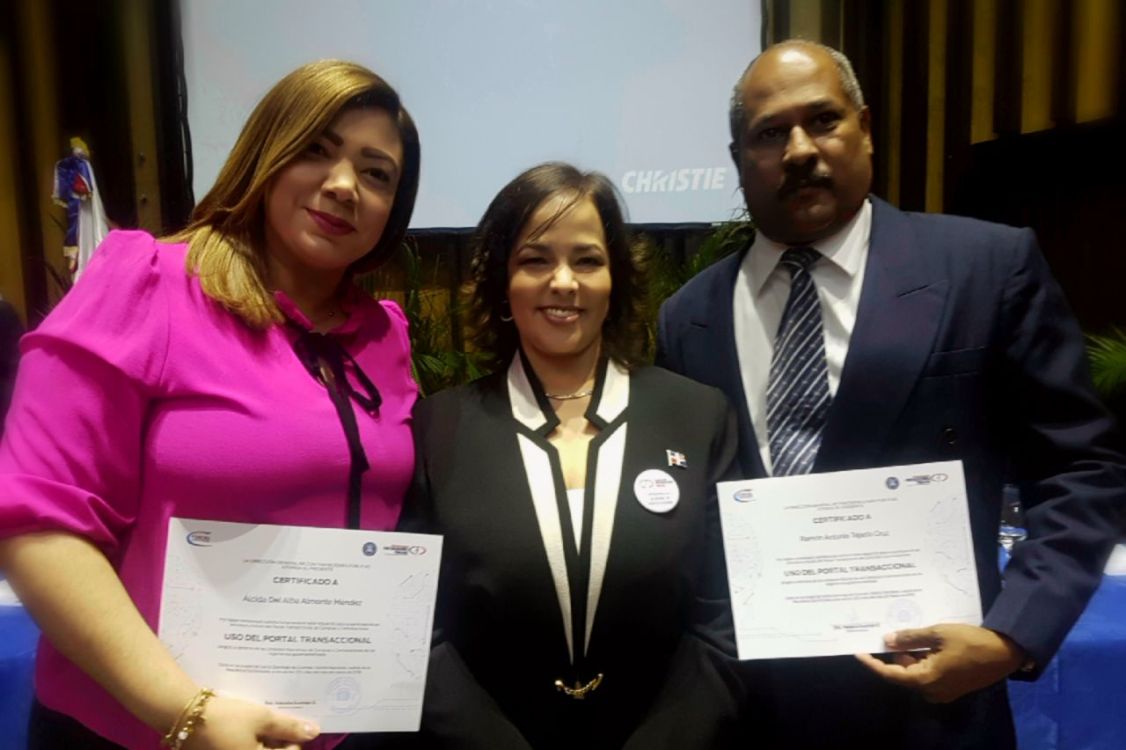 DGCP reconoce la DGDC por su transparencia en compras y contrataciones.