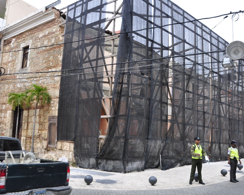 Falta de parqueos en la Zona Colonial se agudiza por construcciones ...
