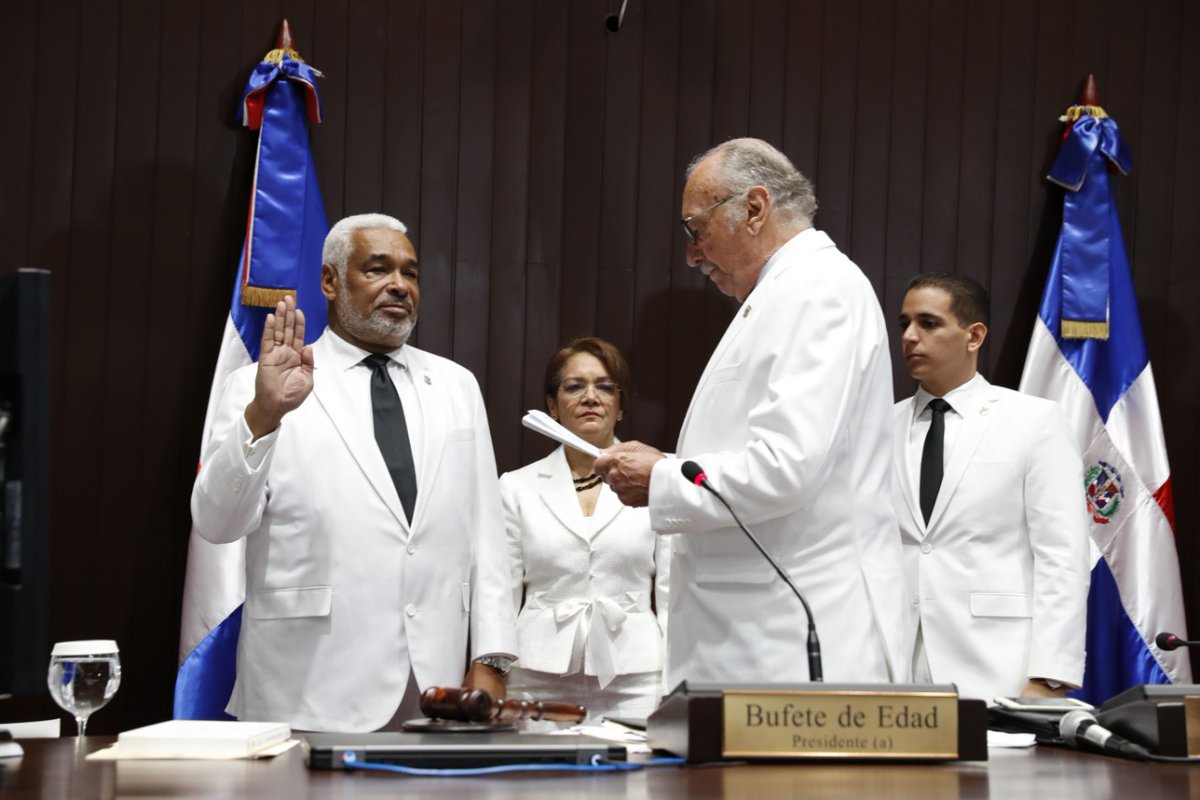 Radhamés Camacho es juramentado presidente de la Cámara de Diputados