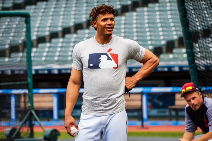 El dominicano Erik Gonzalez será el campo corto regular de los Piratas