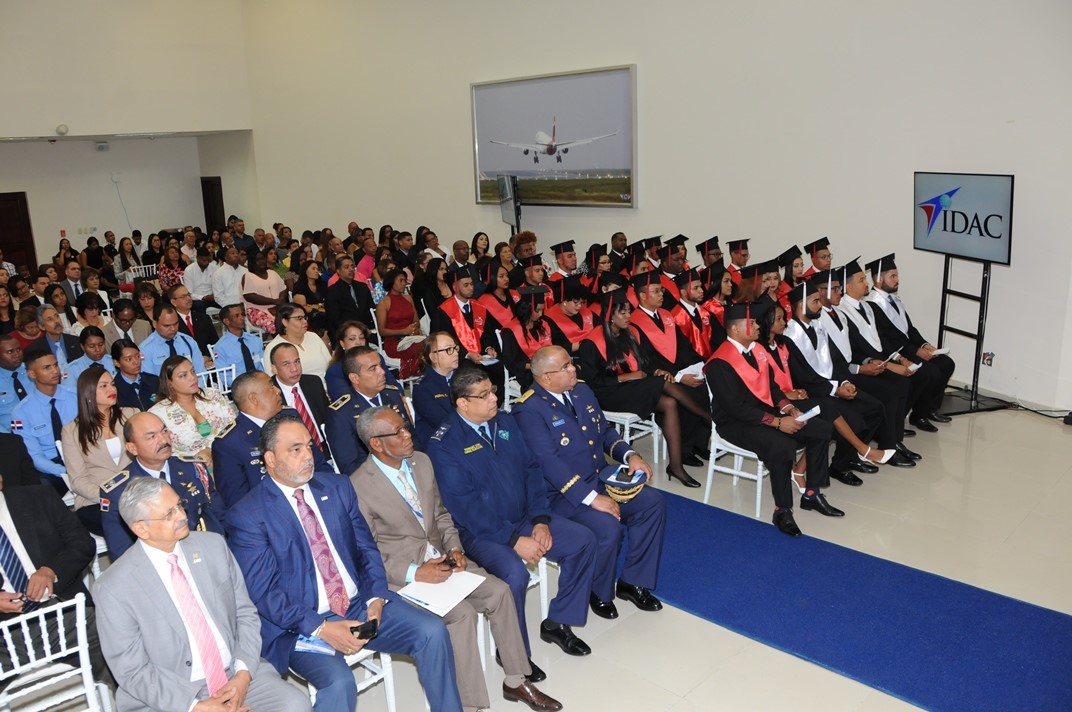 El IDAC y la ASCA gradúan otros 29 profesionales de la aviación civil