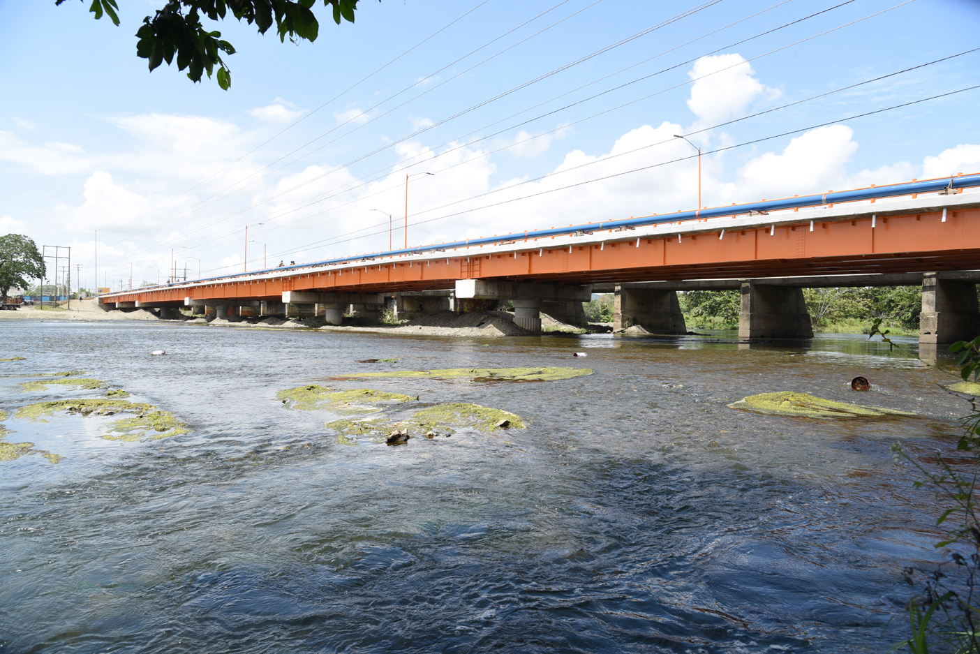 Obras Públicas concluye puente Cotuí-La Mata, sobre el río Yuna.