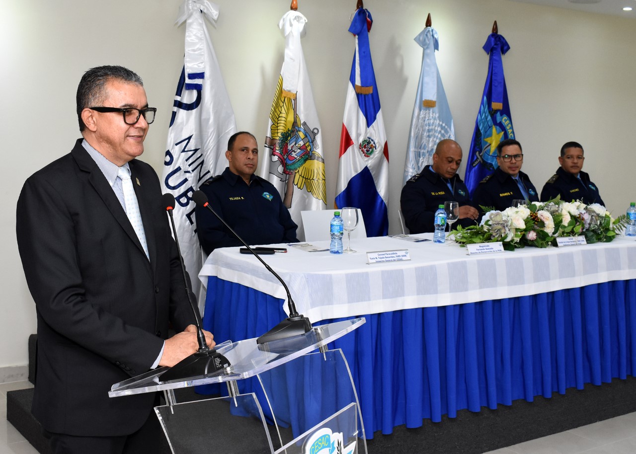 El CESAC clausura el primer curso de seguridad aeroportuaria para fiscales