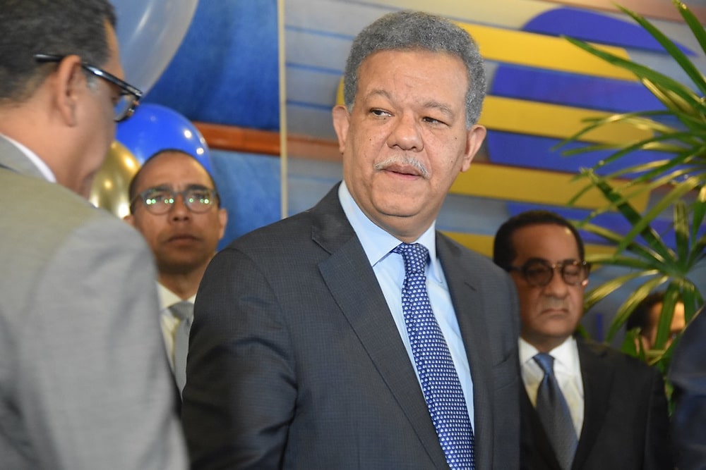 Leonel Fernández evade la prensa en medio de crisis del PLD
