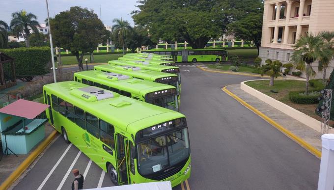 Proceso.com.do : Presidente refuerza la flotilla de autobuses de la ...