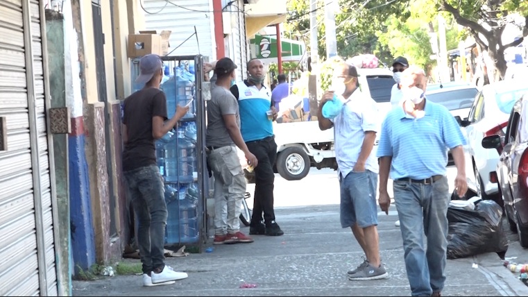 Ciudadanos justifican aglomeración en espacios públicos; dicen la ...