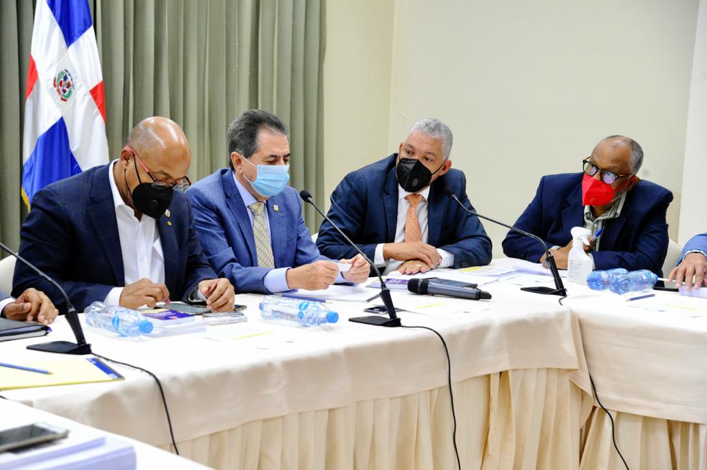 Radhamés González en desacuerdo con reducción de casi mil millones a ...