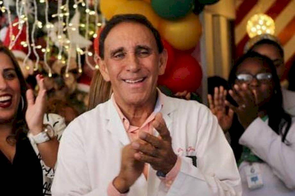 Doctor Cruz Jiminián inscribe candidatura a Defensor del Pueblo