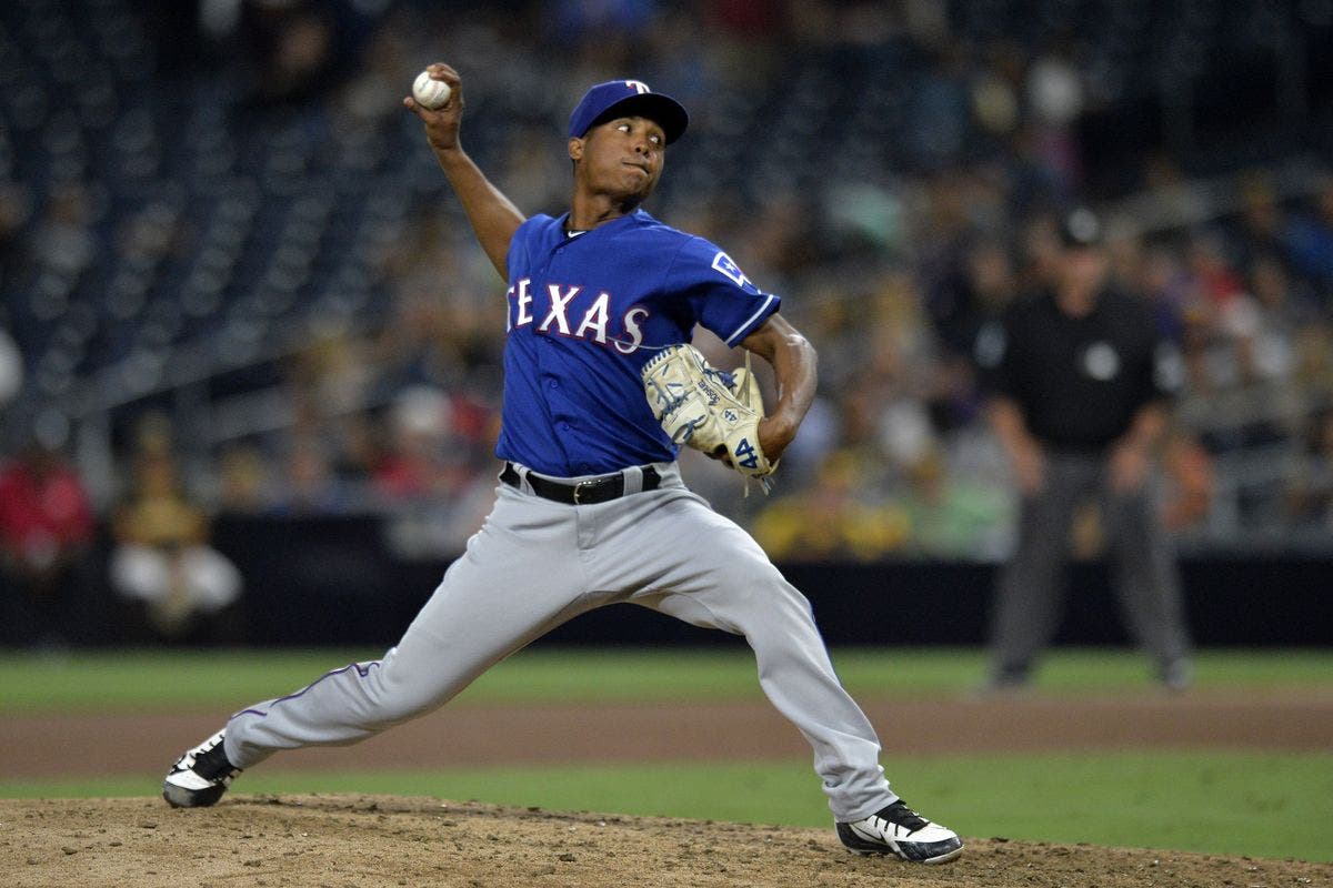 El pitcher dominicano José Leclerc se someterá a una cirugía Thommy John