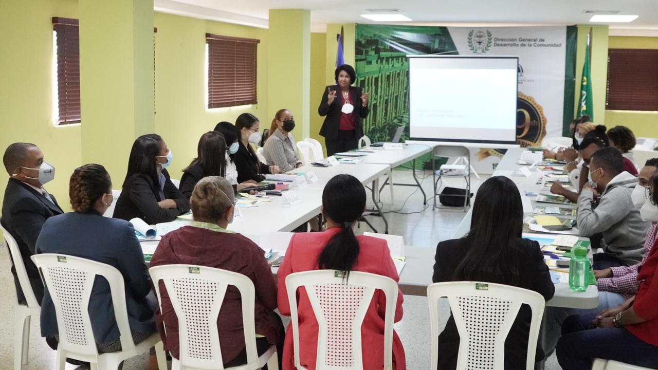 El INFOTEP entrena empleados de la DGDC en el buen servicio a los usuarios