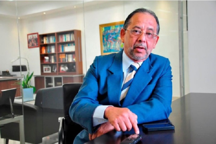 Periodista Huchi Lora sufre evento neurológico; es internado en Cedimat