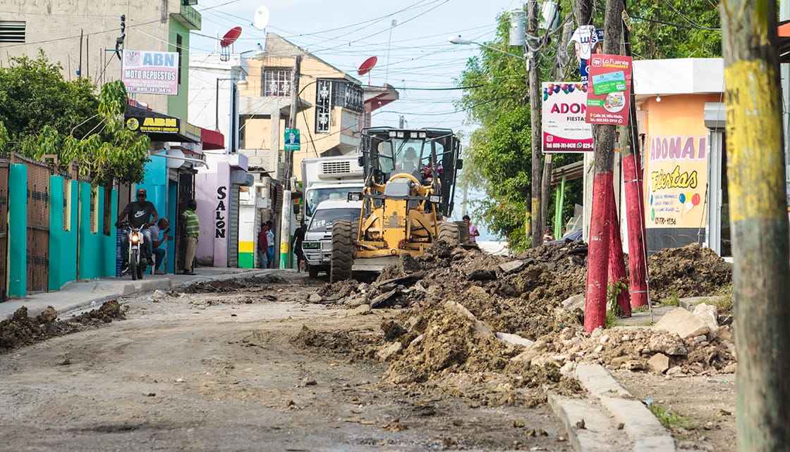 MOPC inicia construcción de calles y asfaltado en distintos barrios de ...