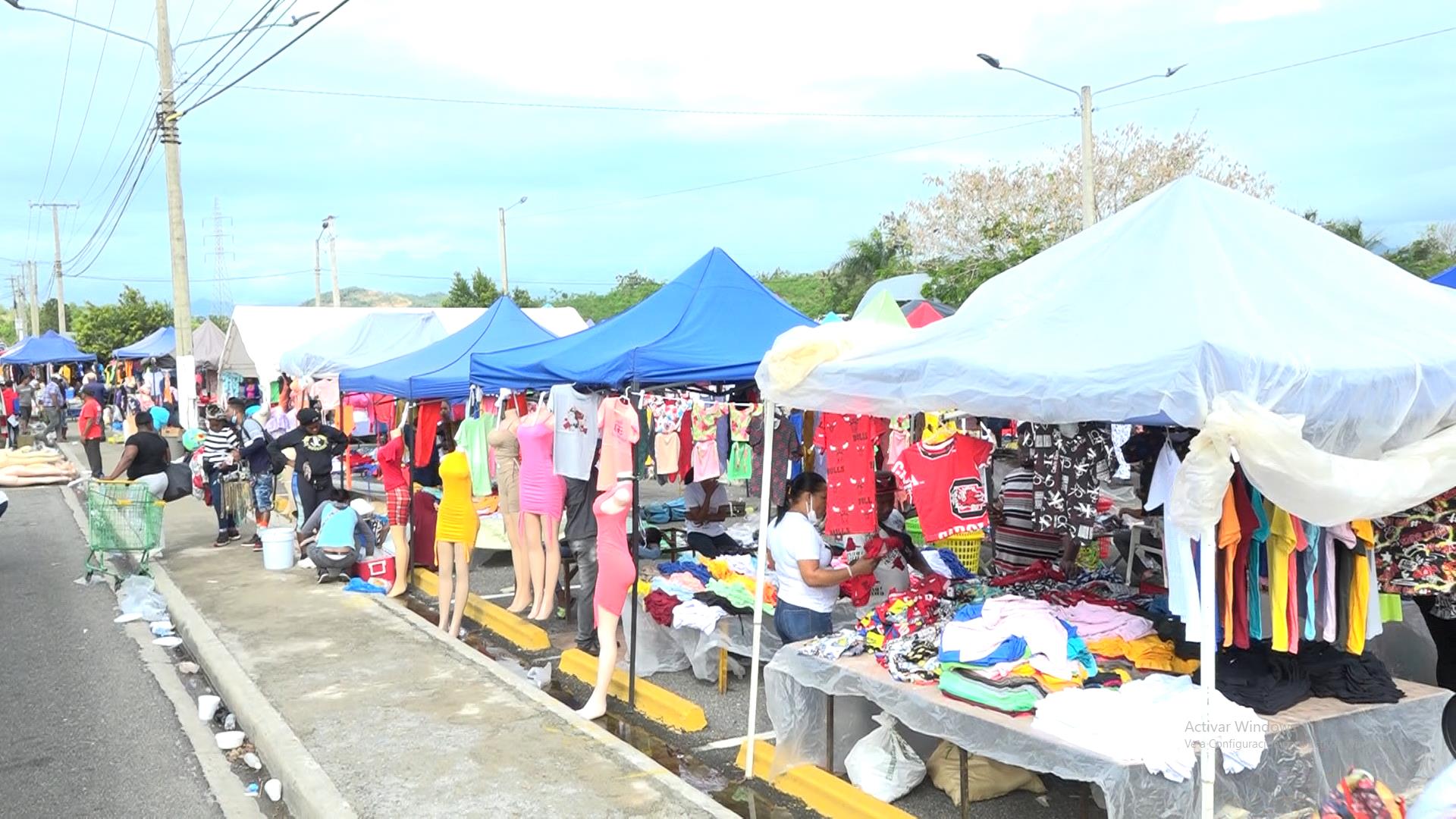 Proceso.com.do : Vendedores La Pulga conocen poco proyecto para reubicarlos