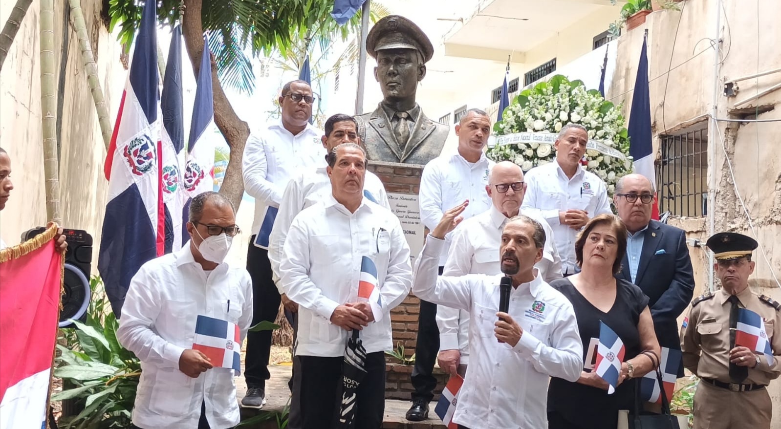 Efemérides Patrias rinde homenaje a Teniente Amado García a 61 años de ...