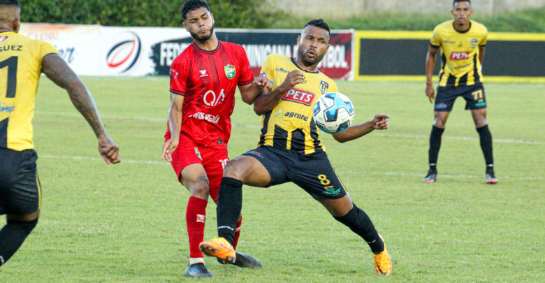 Los oncenos de Moca FC y Jarabacoa FC terminaron empate a cero gol en la jornada número seis de ...