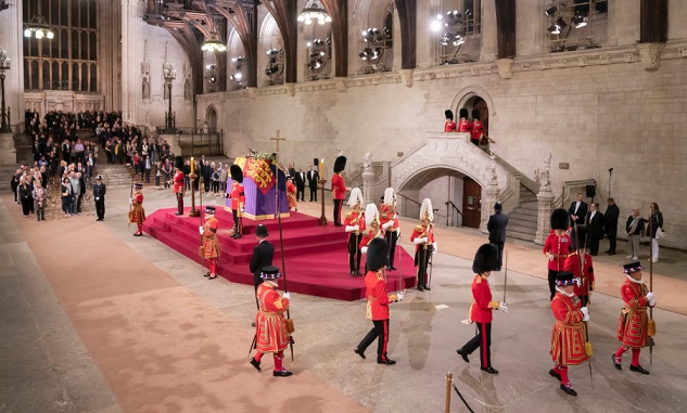 Deniegan la entrada a la capilla ardiente de Isabel II a una delegación ...