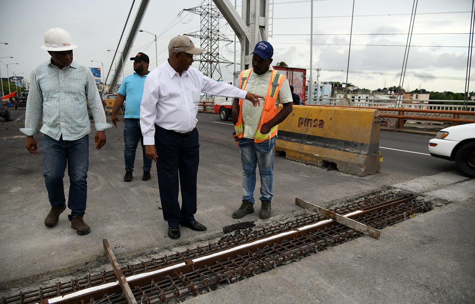 Obras Públicas acelera la reconstrucción del puente Duarte