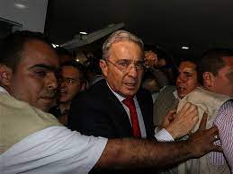 Proceso.com.do : "Paramilitar, asesino": Increpan al expresidente ...