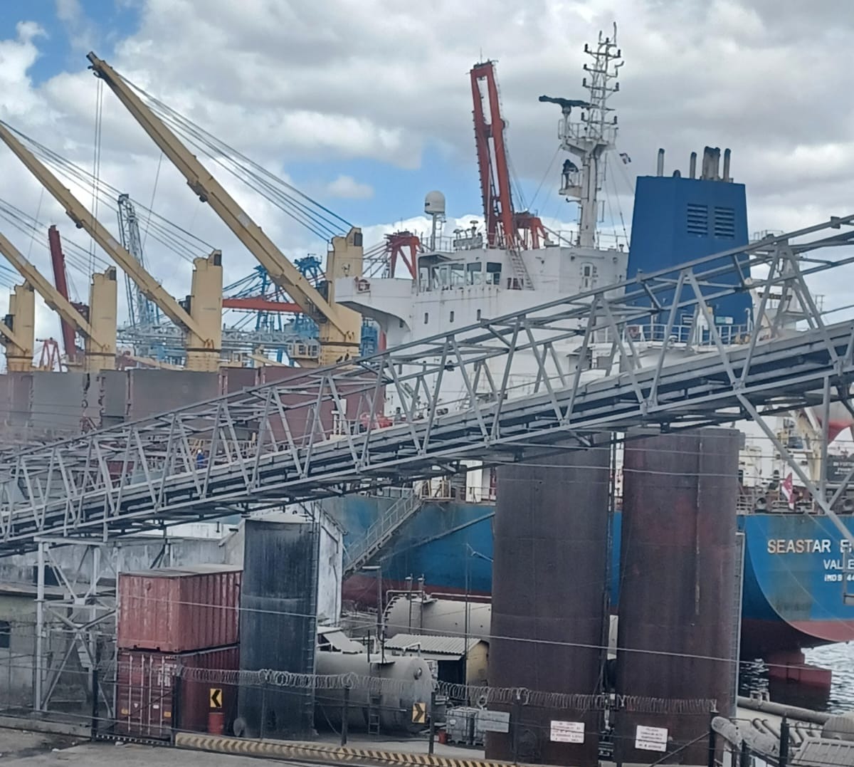 Denuncian robo más 375 toneladas de harina en puerto de Haina