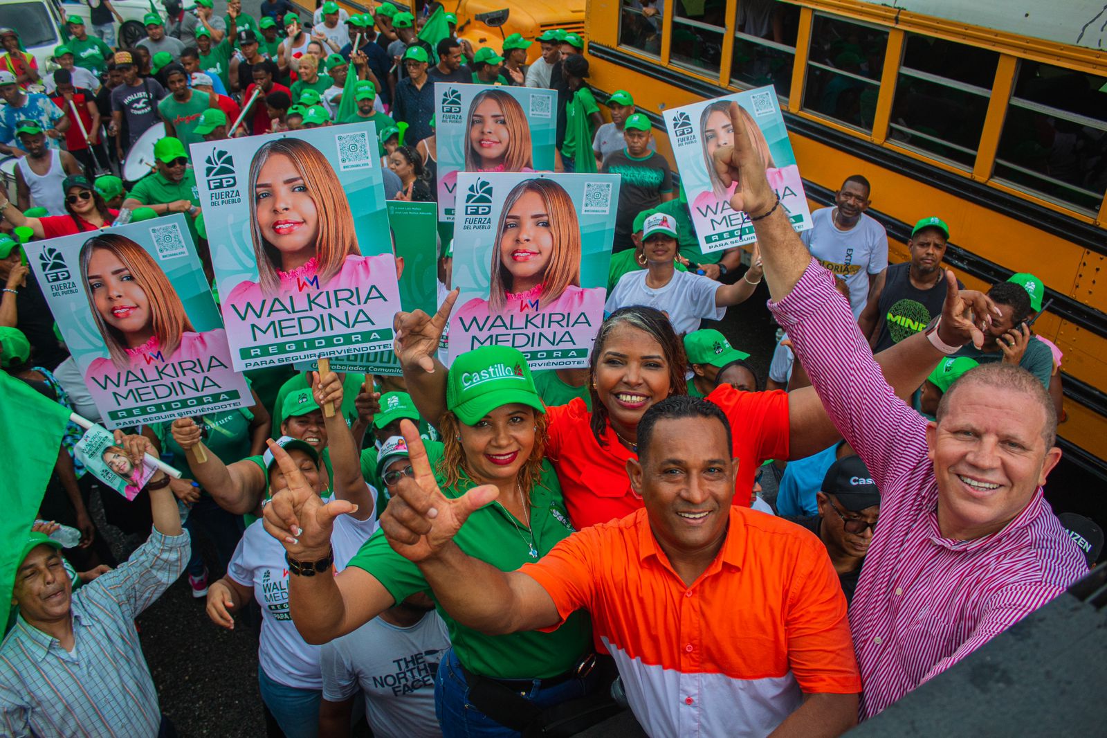 Multitud desafió la lluvia para marchar con diputado Rafael Castillo ...