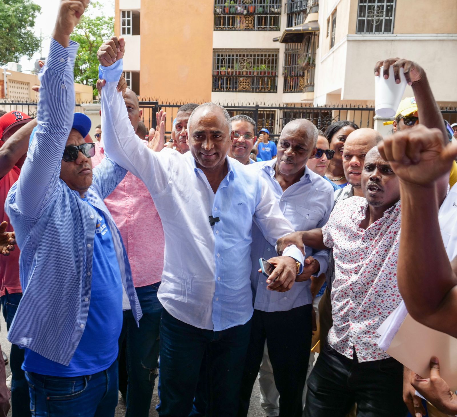 Julito Fulcar inscribe precandidatura para senaduría de Peravia y ...