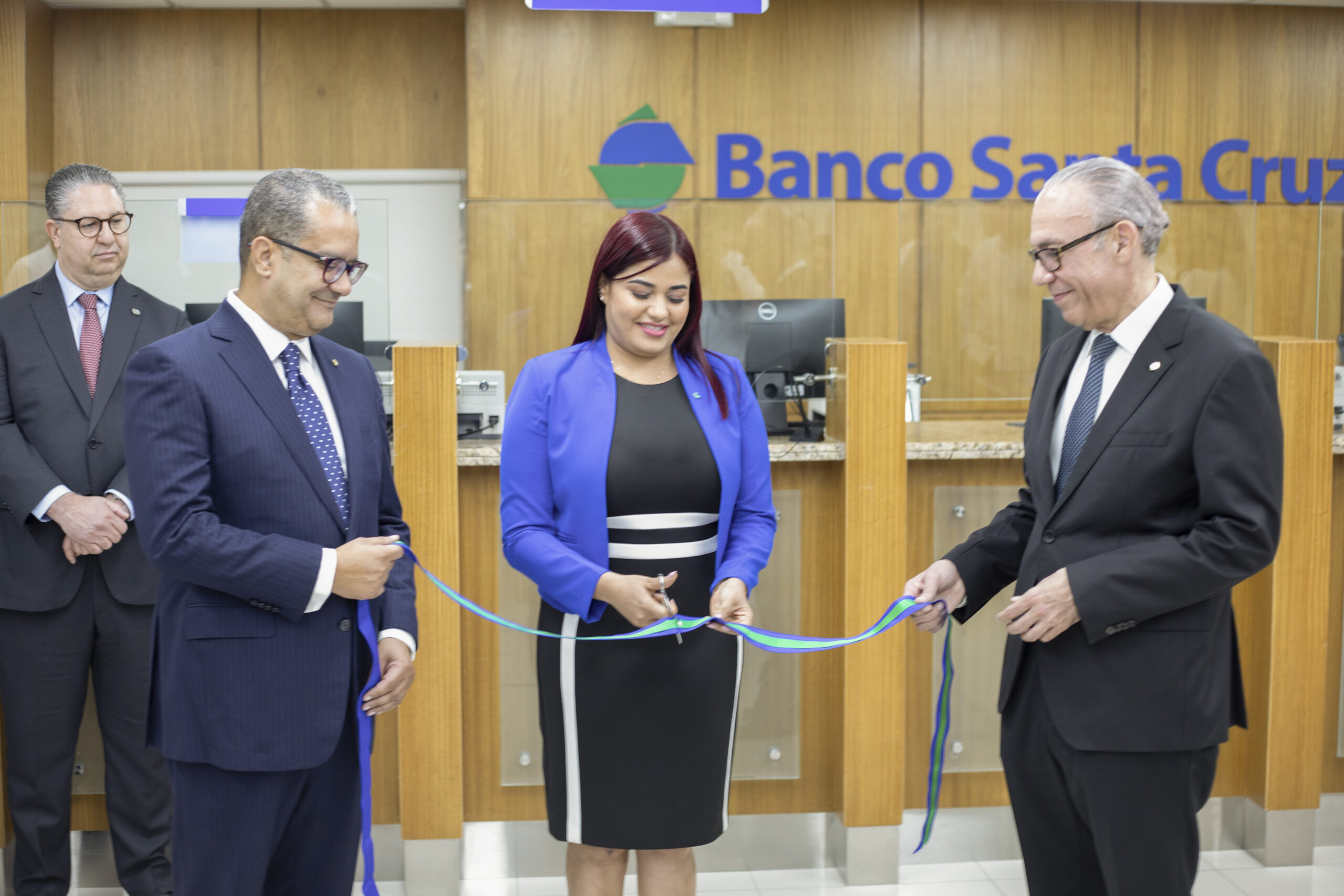 Banco Santa Cruz abre nuevo centro de negocios en Baní