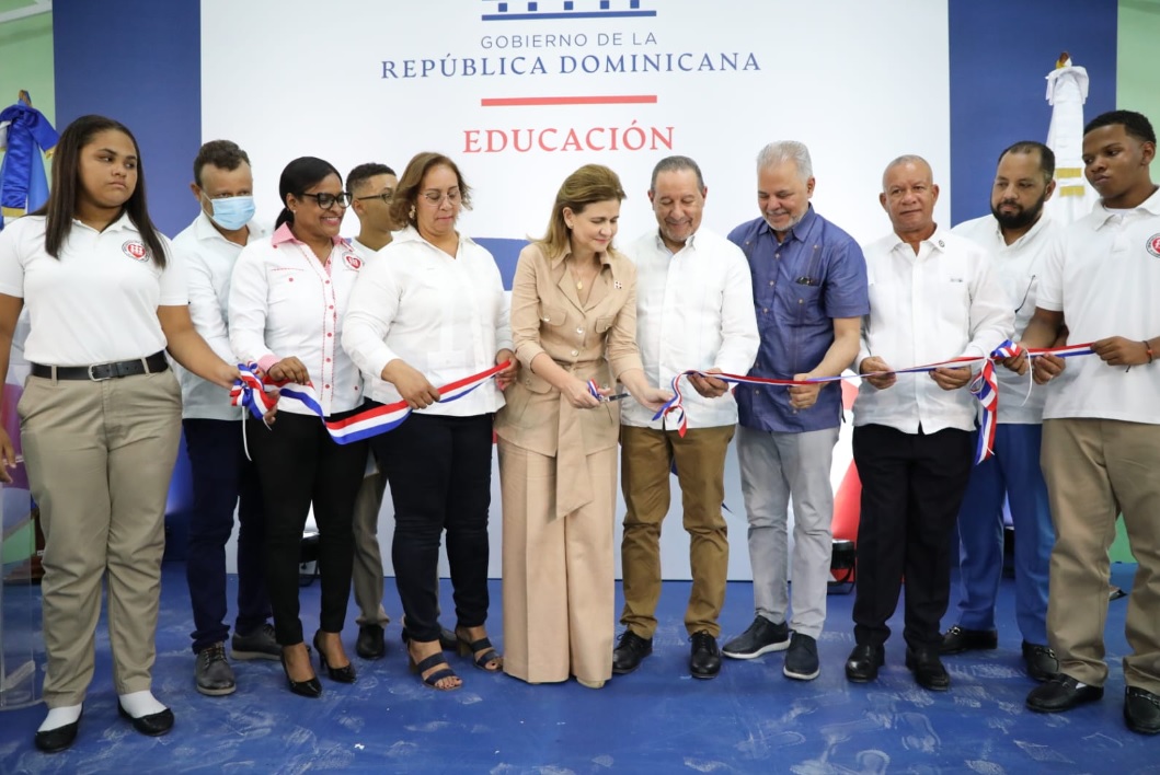 Gobierno inaugura nuevo liceo en Cambita El Pueblecito y remozado ...