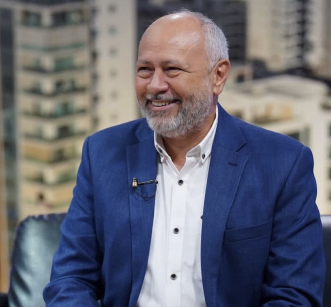 Robert Arias promete encabezar con "rostro humano" gestión en Alcaldía SDE