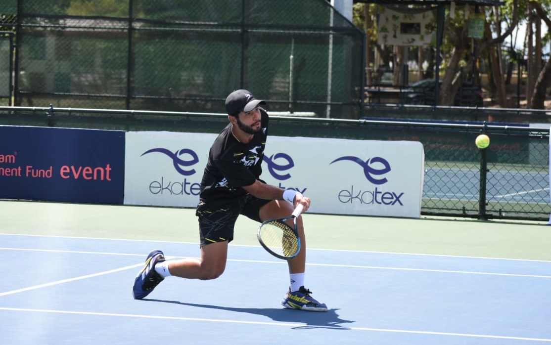 Peter Bertran derrotó a Nick Hardt en el Abierto de Tenis de la ...