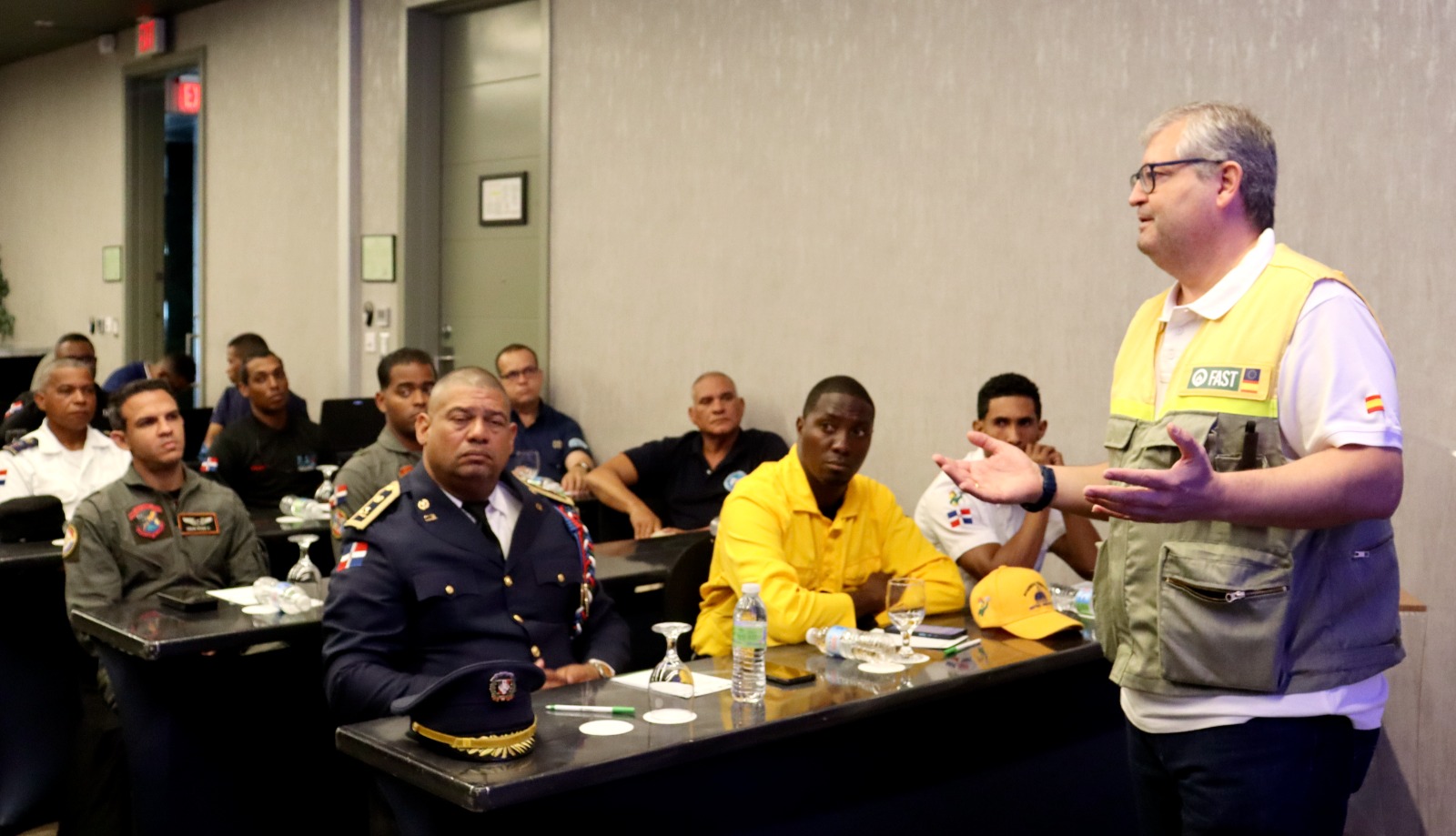 MMARN y bomberos de España se unen para fortalecer la lucha contra ...