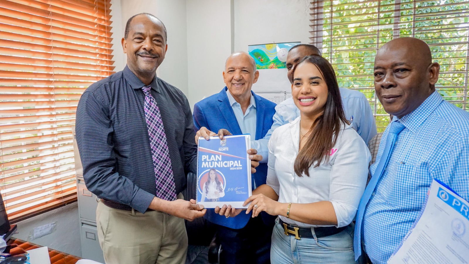 Betty Gerónimo presenta plan municipal para Santo Domingo Norte