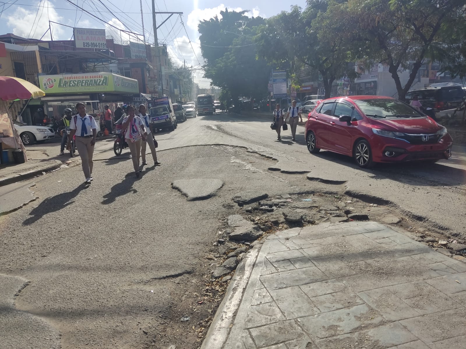 Sin aceras para caminar están los peatones en Manoguayabo; dirigentes ...
