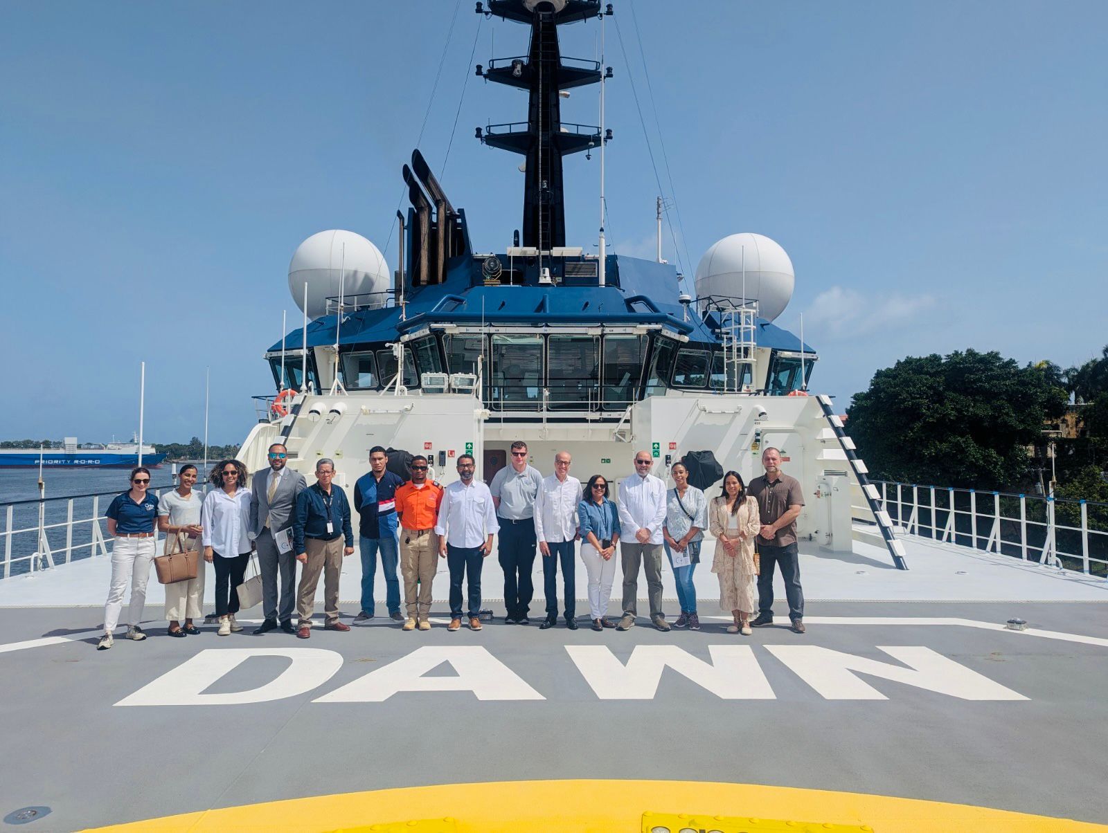 Comisión Nacional de Emergencias recibe buque humanitario “MV Dawn” de GSD