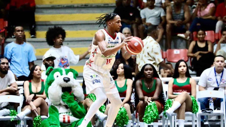 Jassel Pérez debuta en grande con Bameso en el básquet del DN