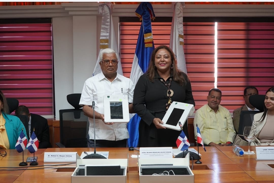 ITSC recibe donación de cuatro mil tablets de parte del CEA-CORDE