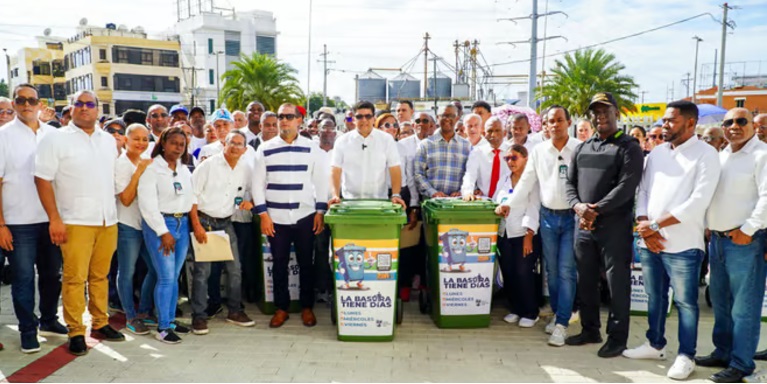 Alcalde Dio Astacio lanza programa “Navidad Limpia 2024” en Santo ...