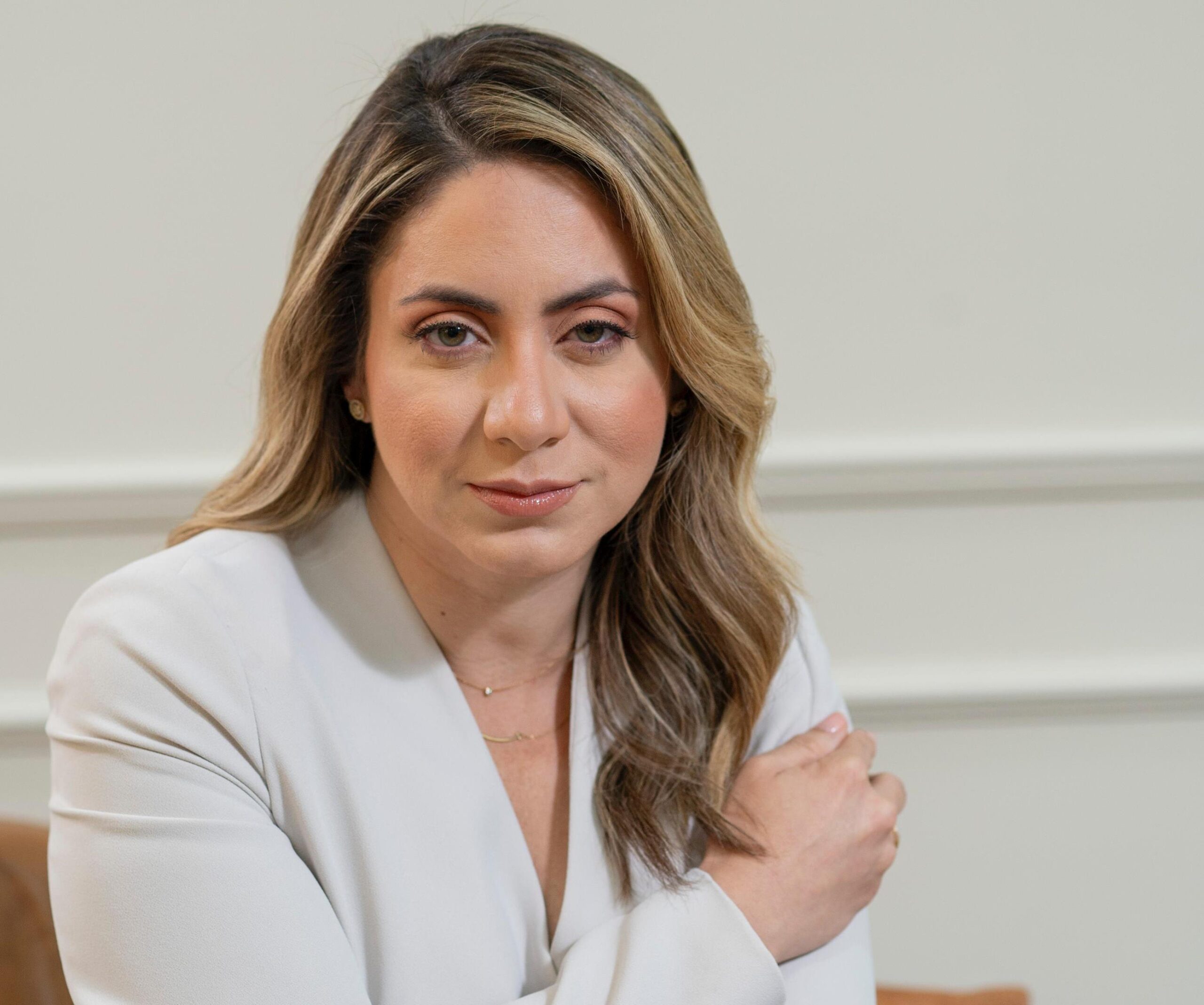 “Actúa hoy: cinco columnas para construir superación”; el libro de Gloria Reyes ya está en Amazon