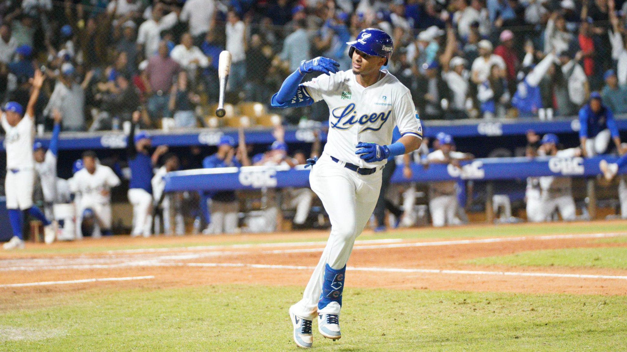 Licey remonta ante las Águilas en el Quisqueya