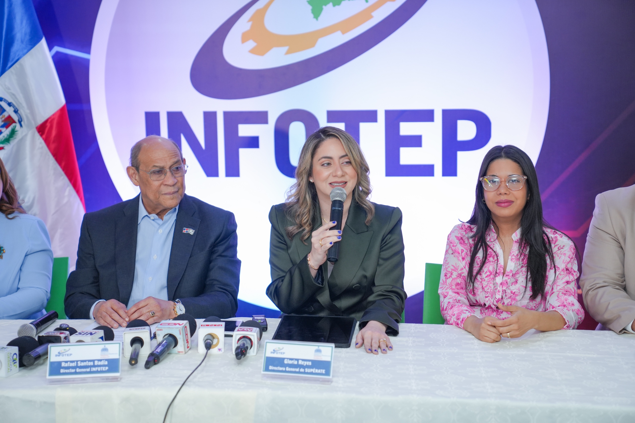 El programa gubernamental Supérate y el INFOTEP