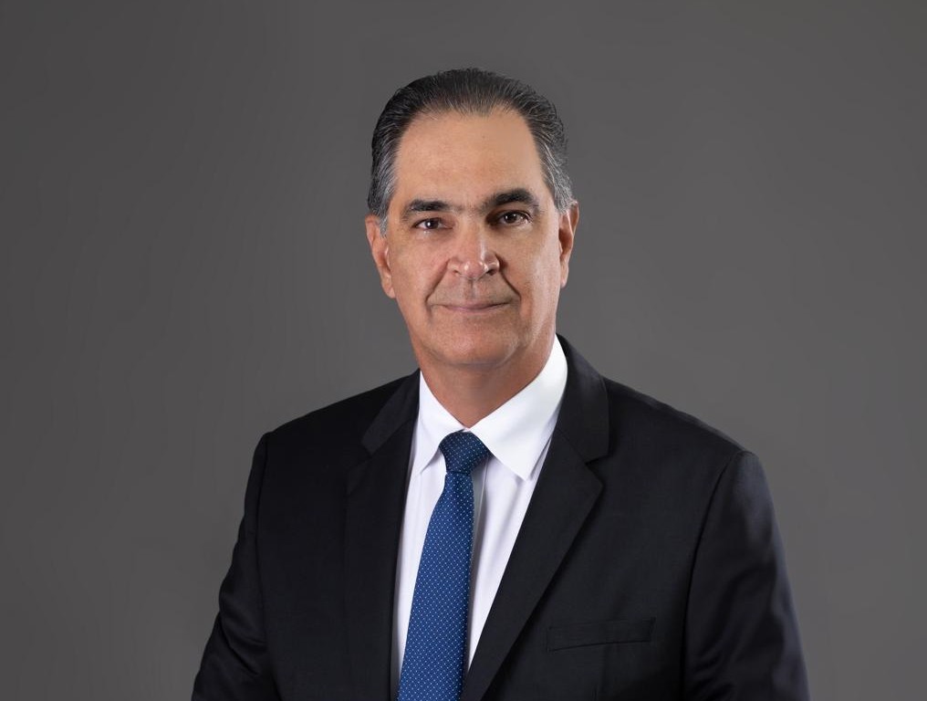 Santiago hazim respalda liderazgo de Raquel Peña para dirigir el pais