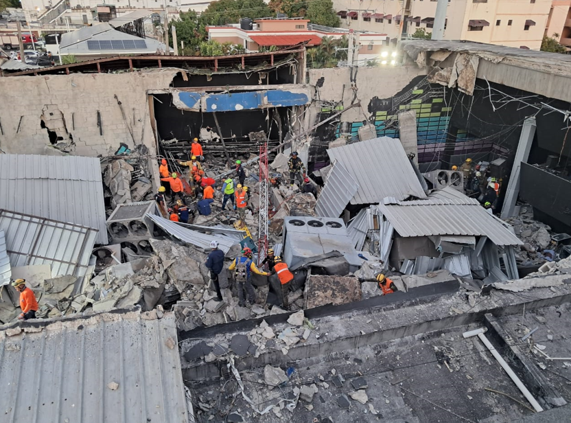 Bomberos elevan a 136 los muertos por derrumbe en discoteca Jet Set