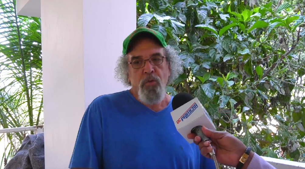 Padre Rogelio Cruz anuncia una misa este Jueves Santo al lado de la ...