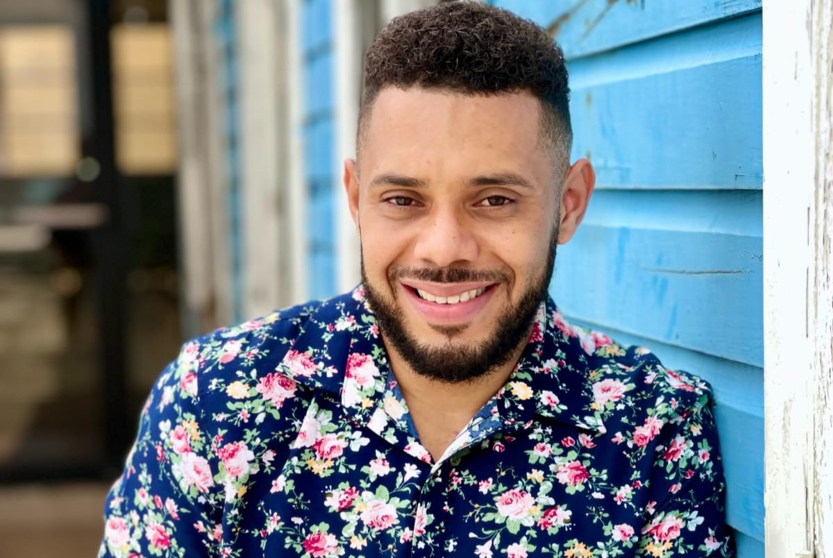 Comediante Jay Wander protagoniza video tema "El Americano"