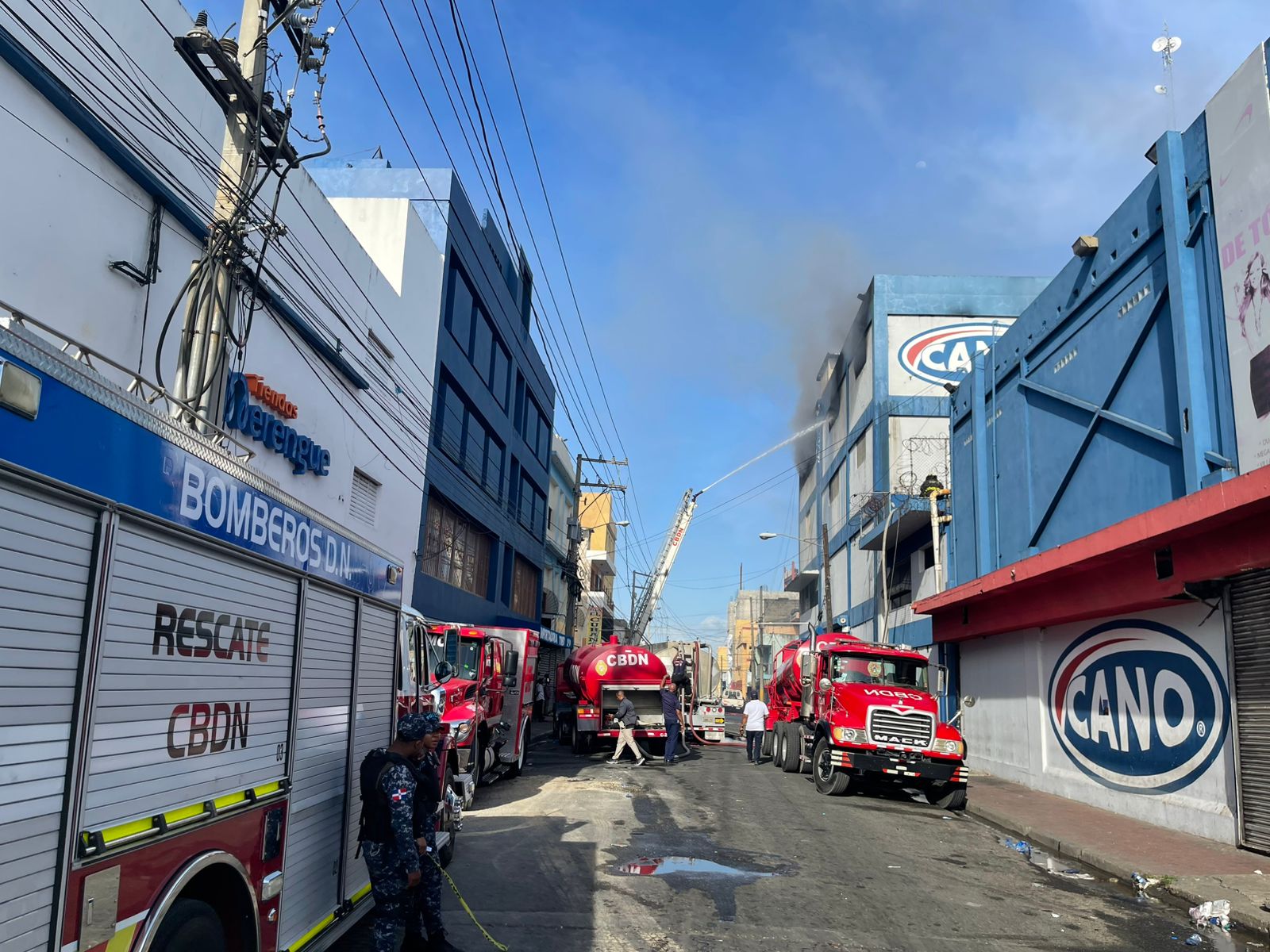 Cuerpo de Bomberos del Distrito Nacional logra controlar incendio en ...